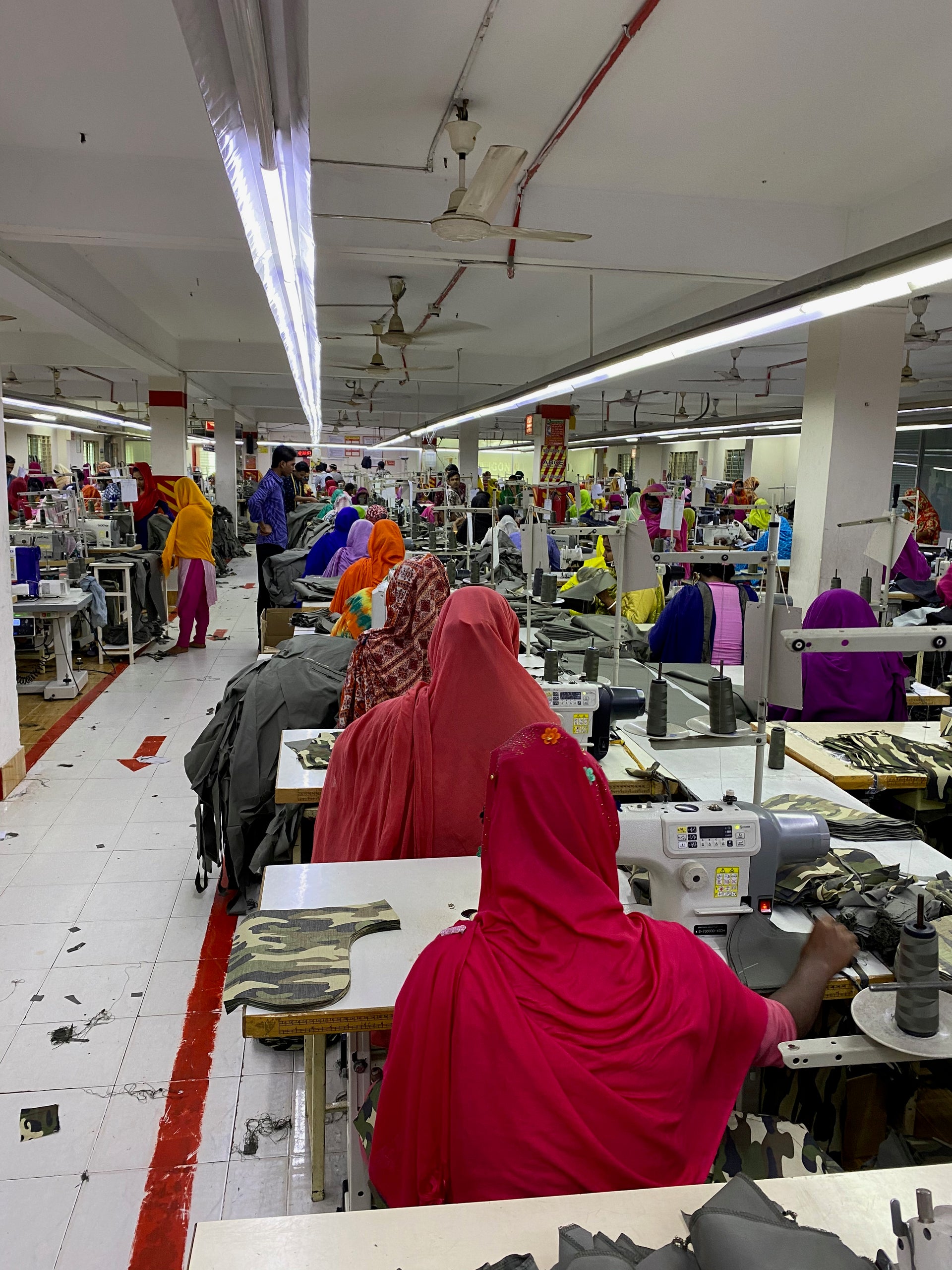 "Made in Bangladesh"; Inside a Bangladesh garment factory – Crushes